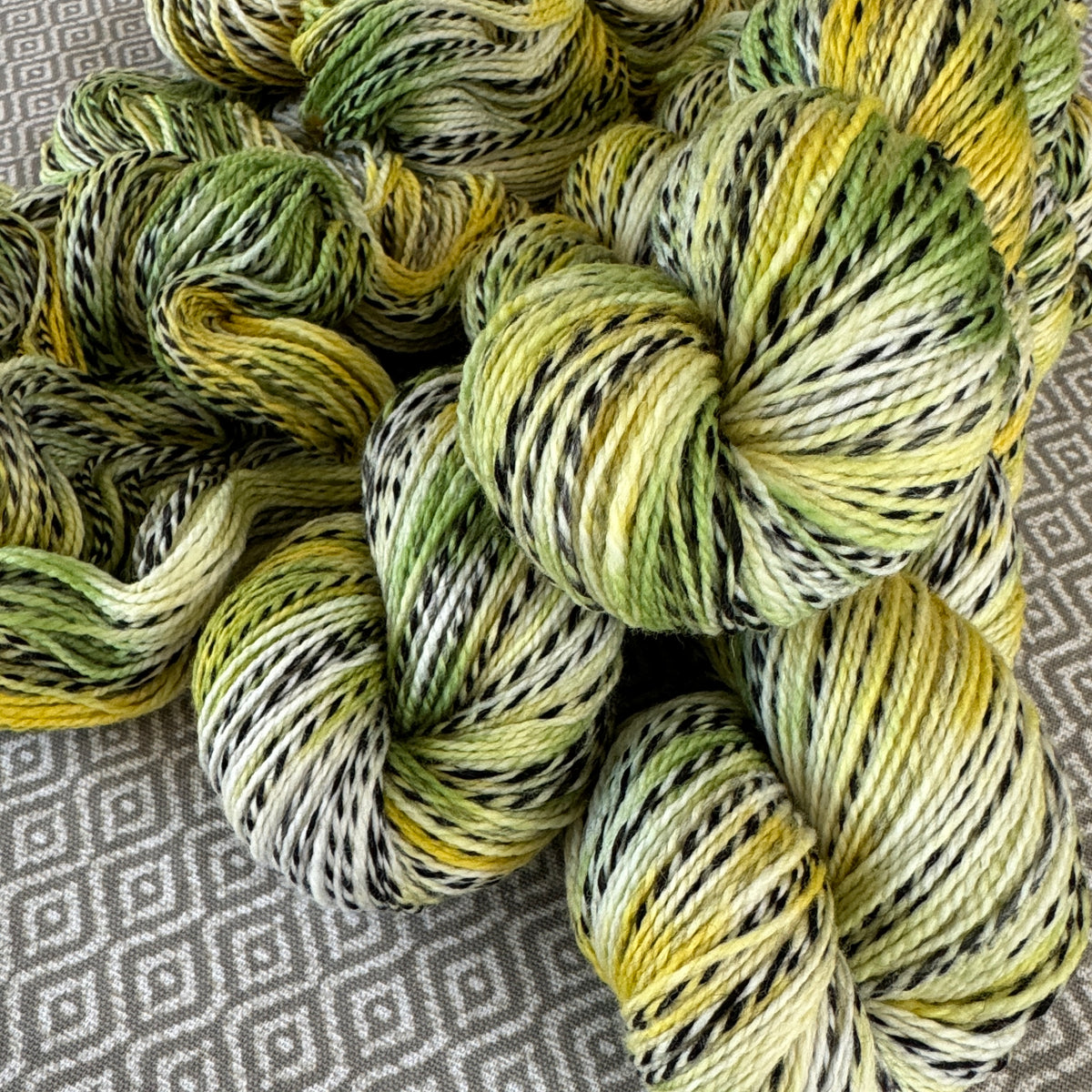 Zippy Fingering Weight Yarn - April Birth Flower - Daisy – Greenwood ...